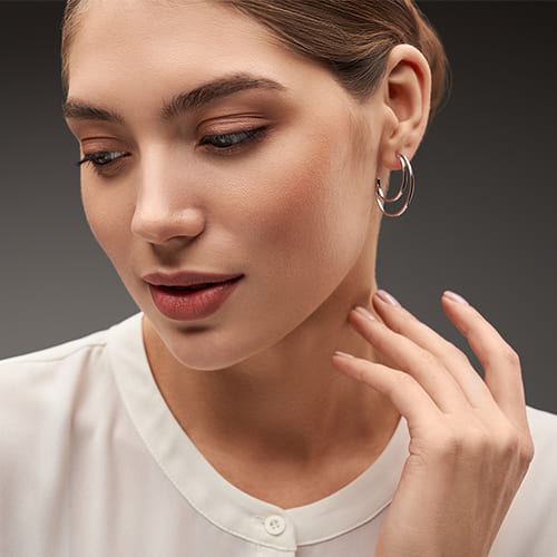 Why You Should Wear Hoop Earrings in 2026 and Beyond - Abelini