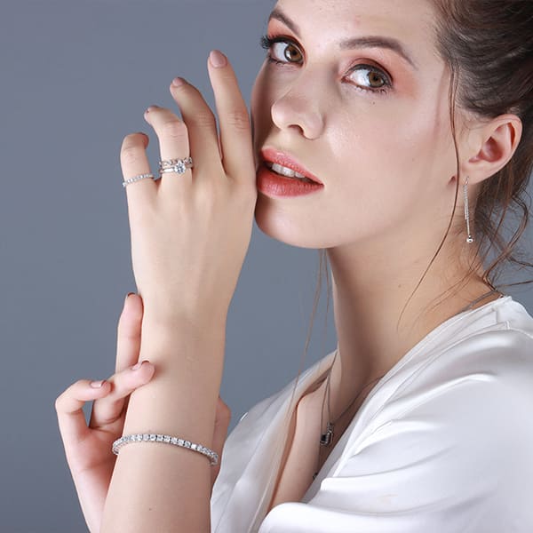 Which Jewellery Metal Best Suits My Skin Tone? - Abelini